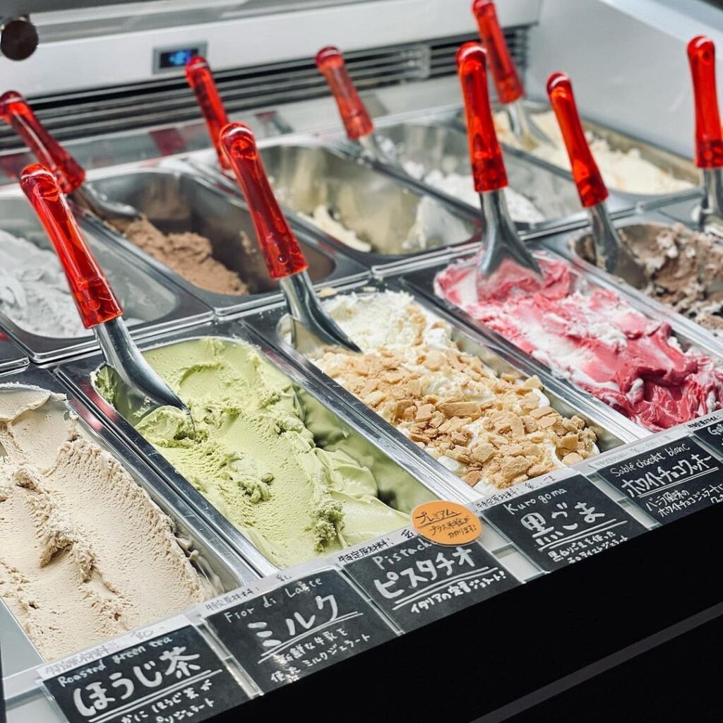 青森県弘前市にある「ルブルジョン」の「ミルクとストラッチャテッラ」